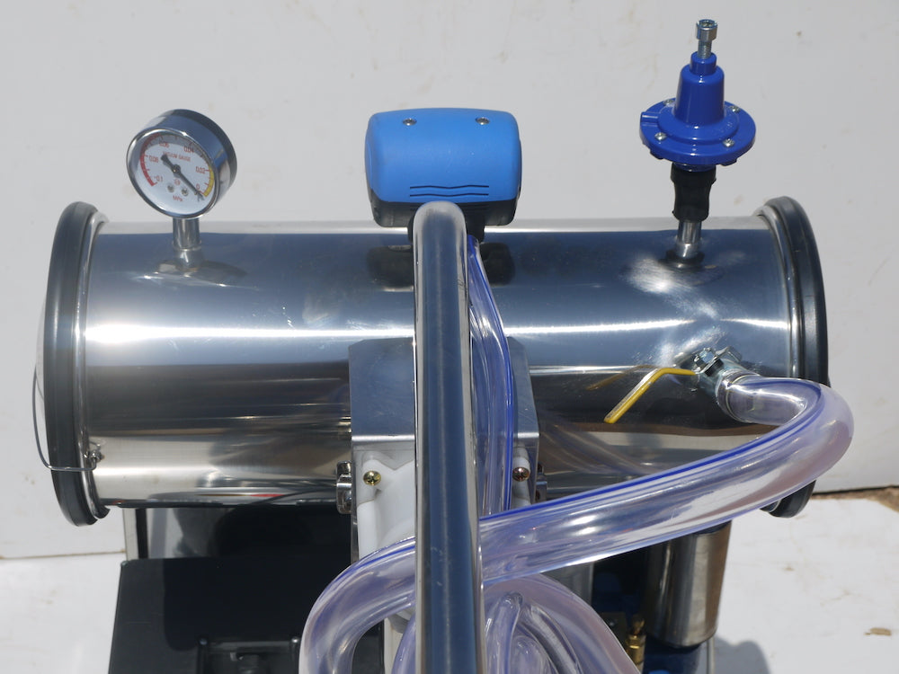 PROFESSIONAL PORTABLE ELECTRIC MILKING MACHINE- Single bucket ...